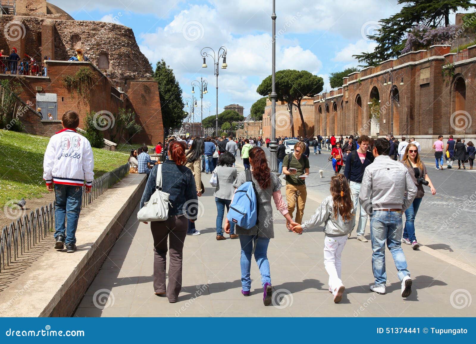 Toeristen in Rome redactionele foto. Image of bestemming - 51374441