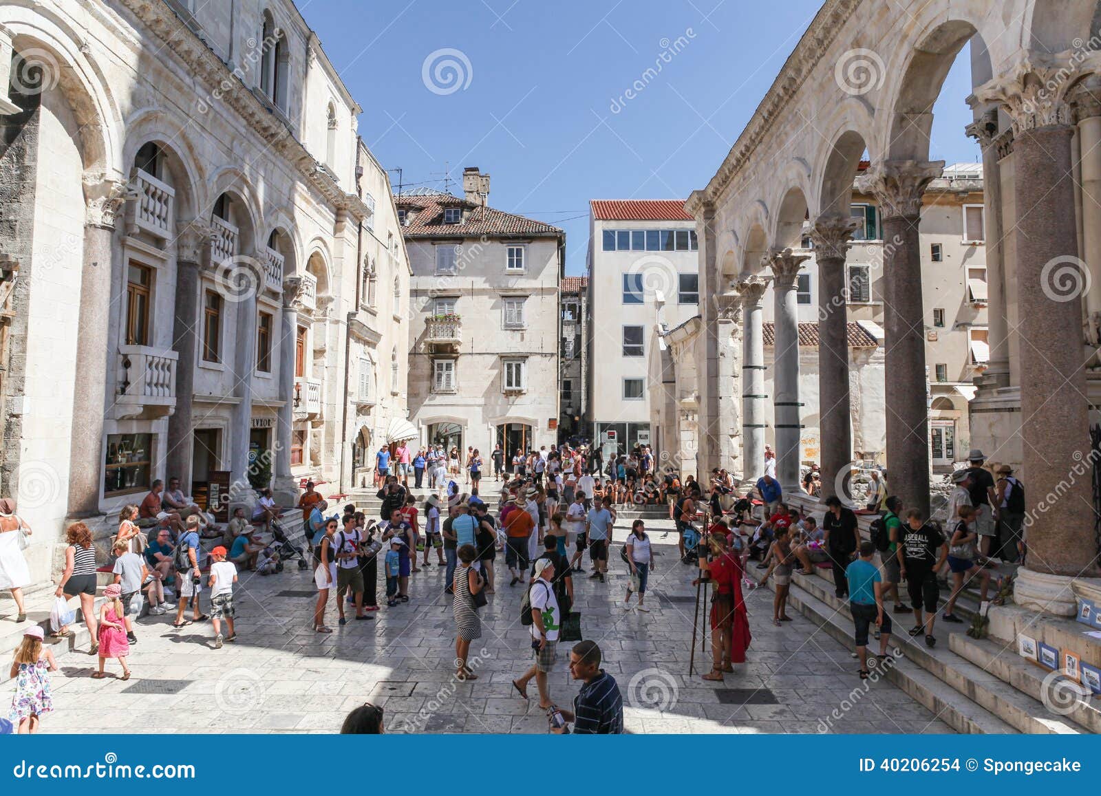 Toeristen in Spleet, Kroatië Redactionele Stock Afbeelding - Image of ...