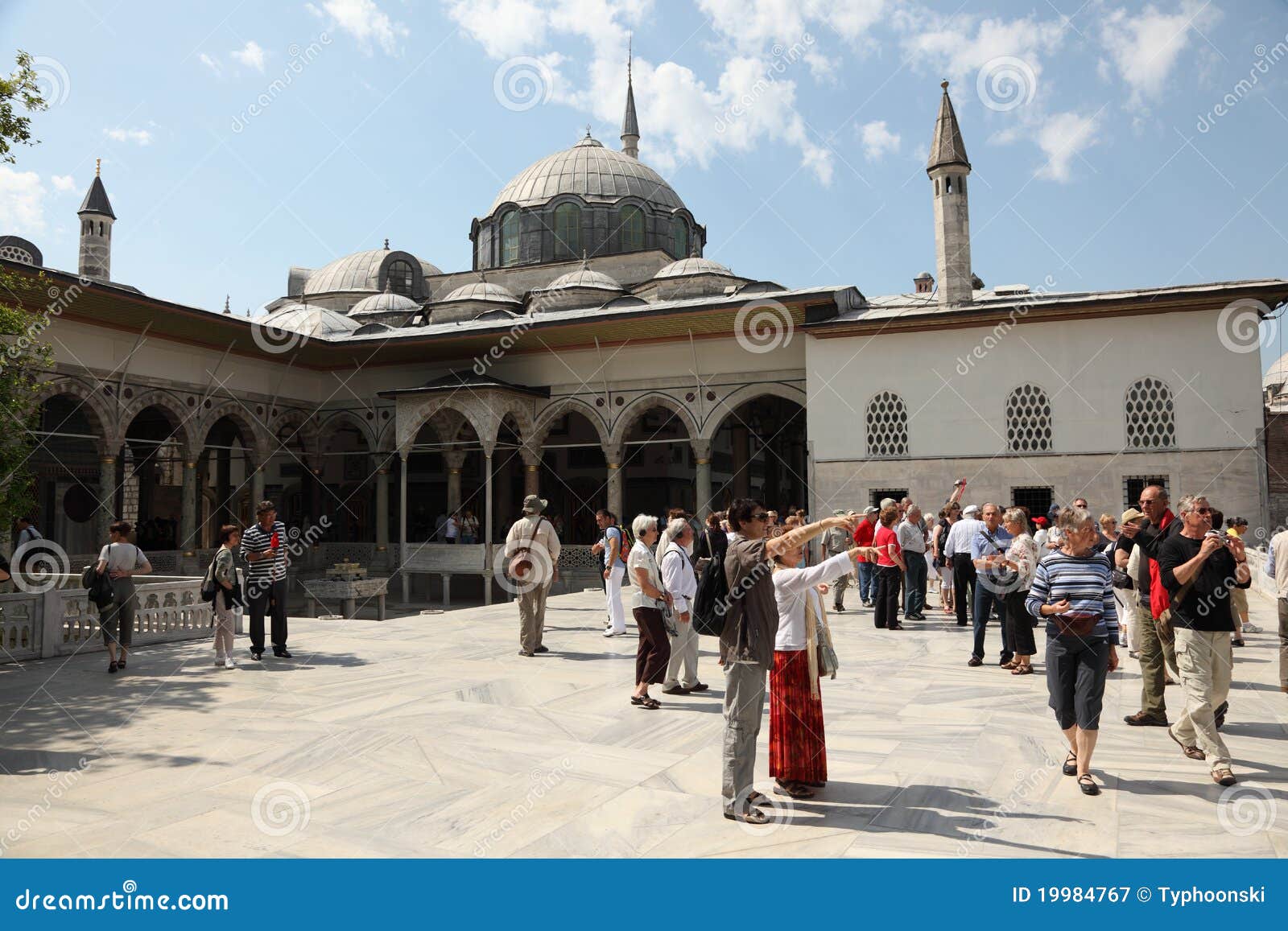 Toeristen in Topkapi Paleis, Istanboel Redactionele Fotografie - Image ...