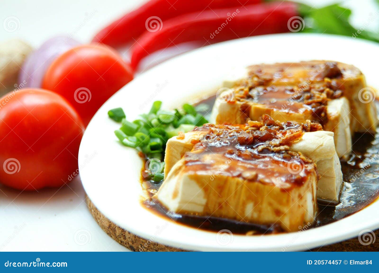 Tofu in salsa di soia immagine stock. Immagine di asiatico - 20574457