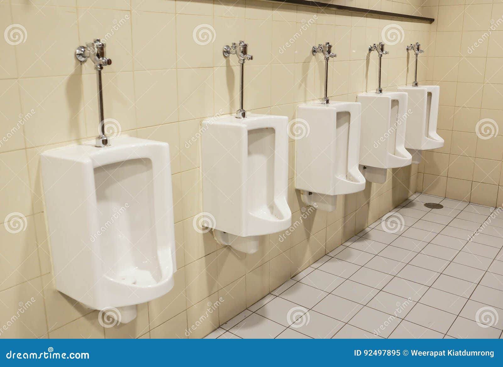 Toilette pour les hommes image stock. Image du cabinet - 92497895