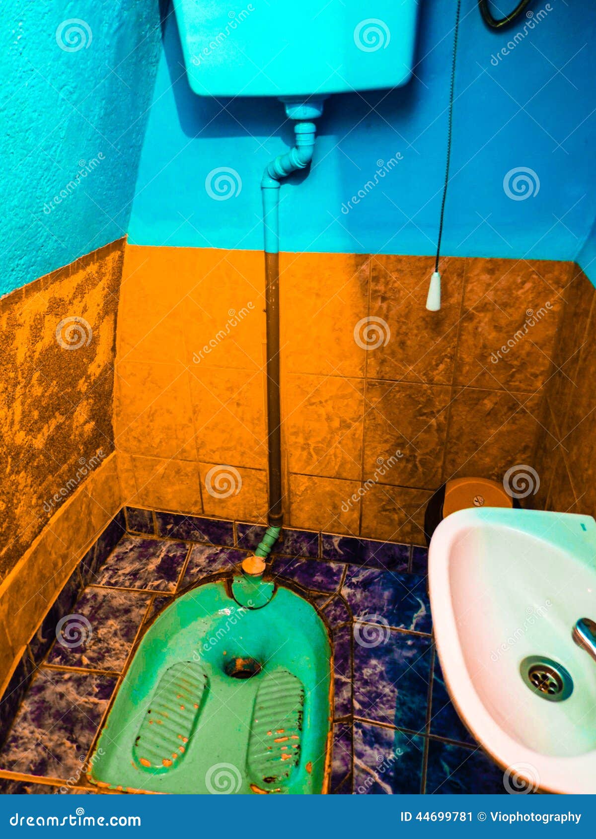 Toilette turque image stock. Image du bathroom, décoration - 44699781