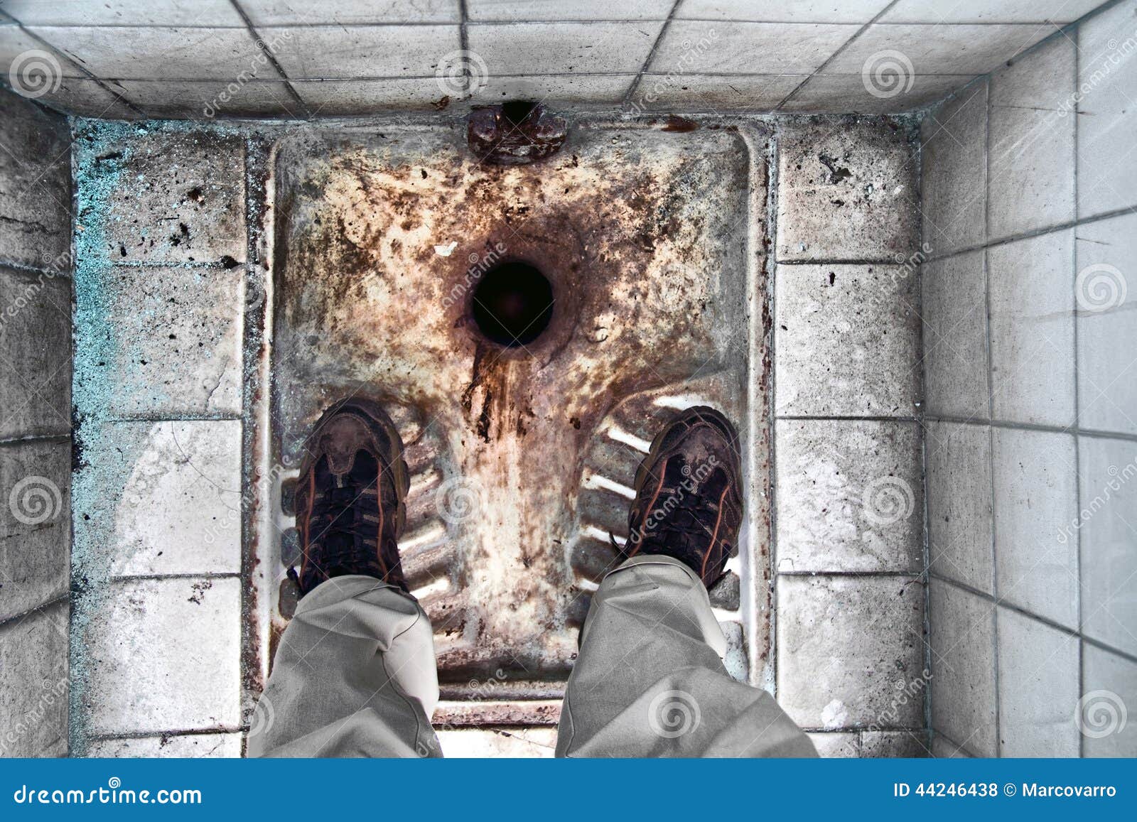 Toilette turque délabrée photo stock. Image du sanitaire - 44246438