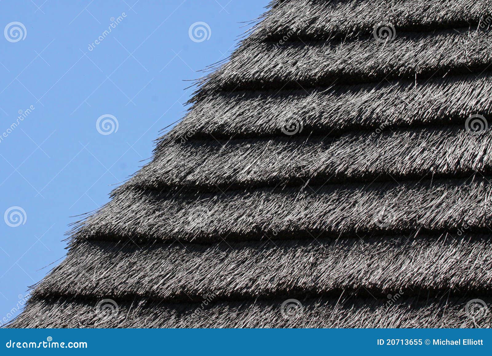 Toit couvert de chaume image stock. Image du fermer, ressource - 20713655