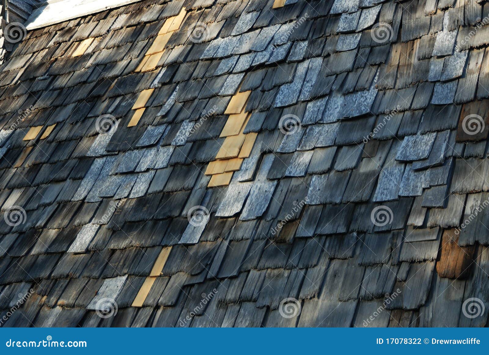 Toit de bardeau photo stock. Image du tuiles, configuration - 17078322