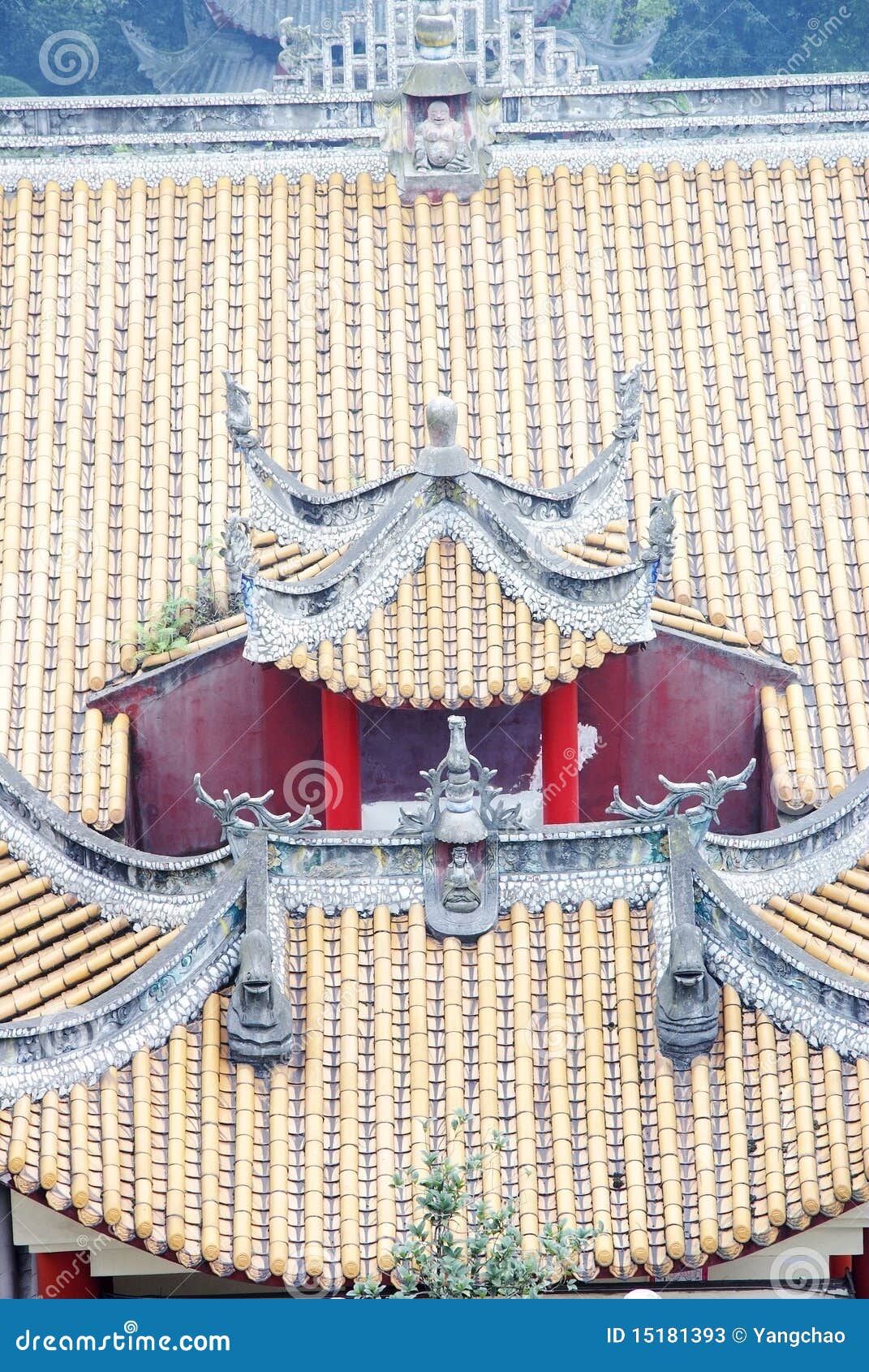 Toit de temple image stock. Image du traditionnel, construction - 15181393