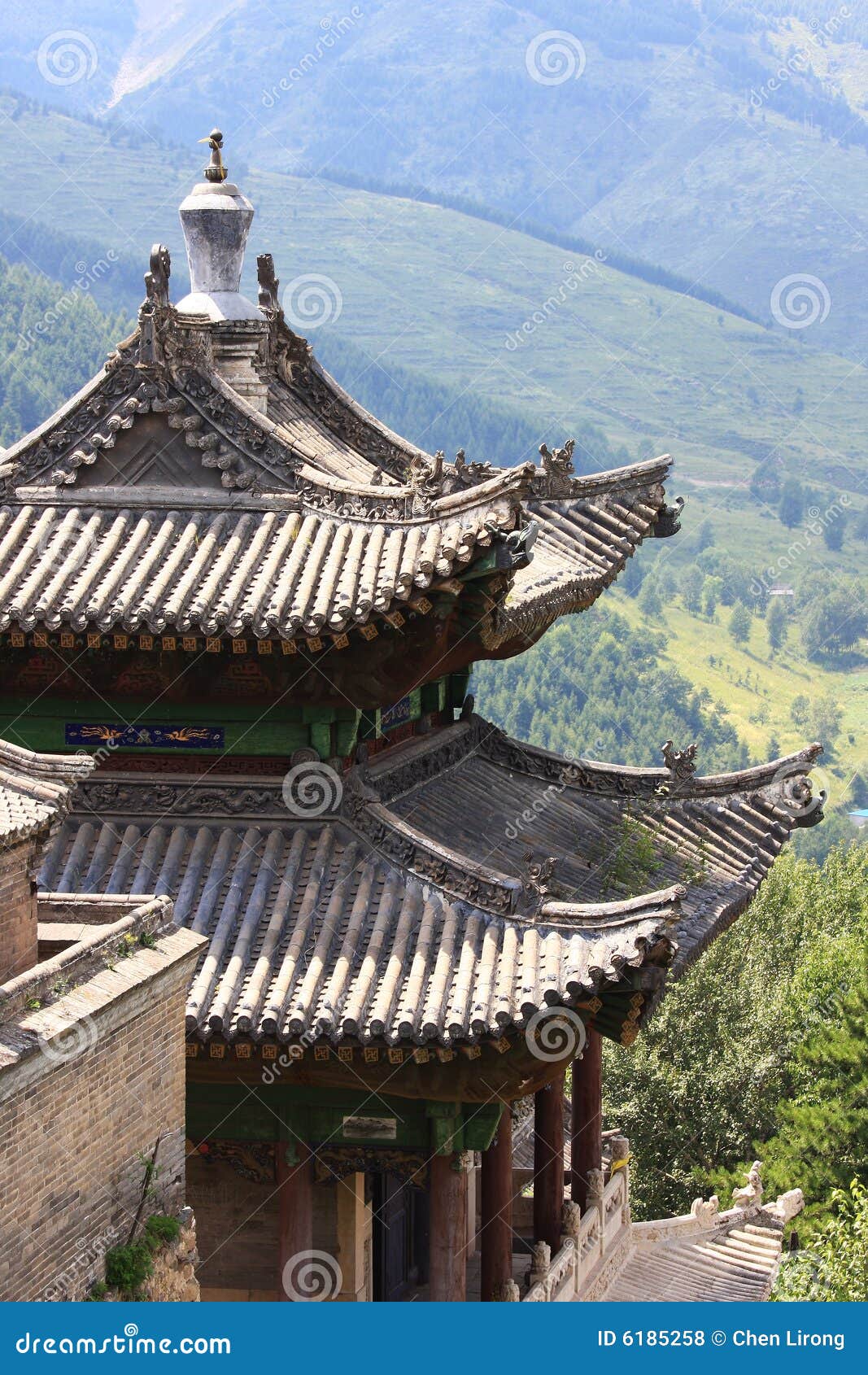 Toit de vol de temple photo stock. Image du bouddhisme - 6185258