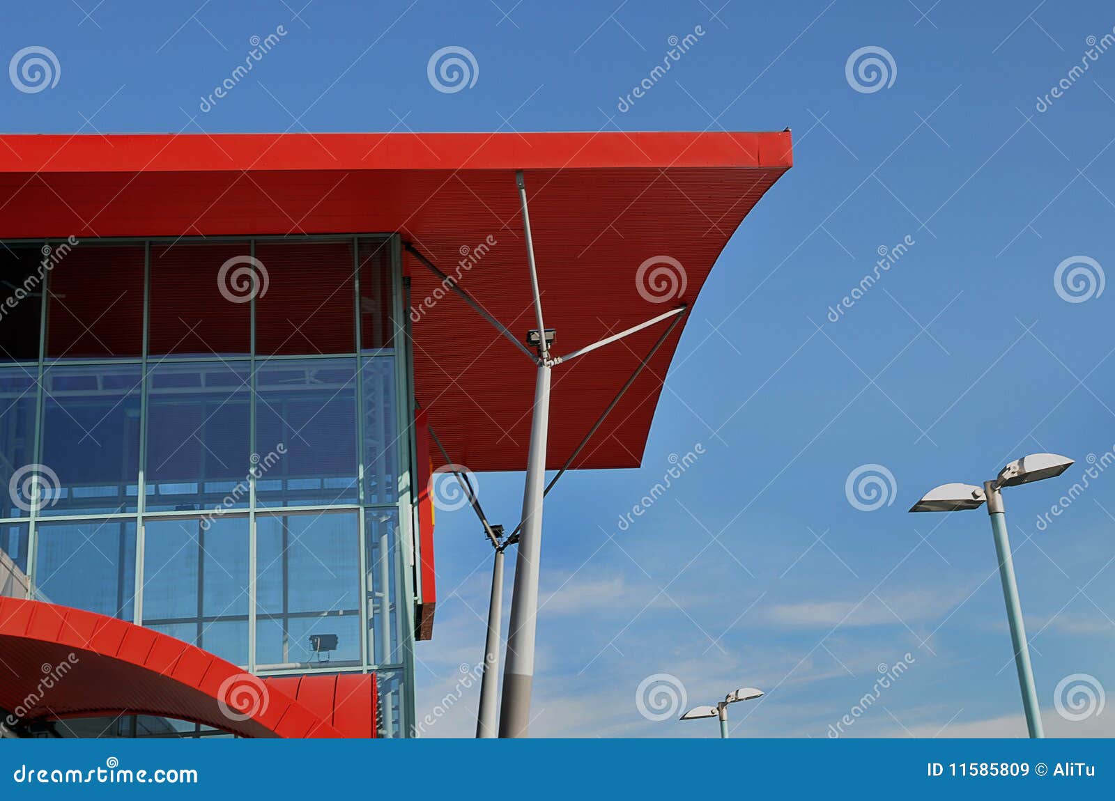 Toit Rouge De La Construction Moderne Image stock - Image du ouvert ...