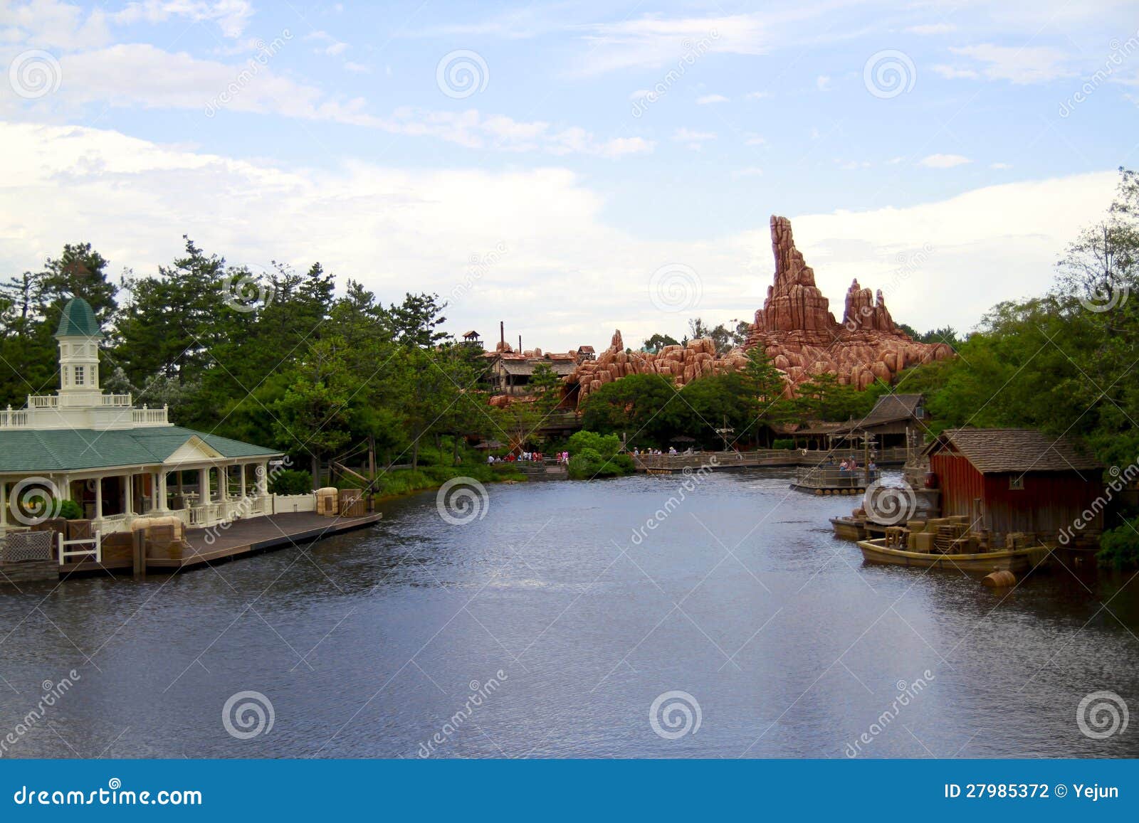 Tokyo Disneyland editorial photography. Image of disney - 27985372