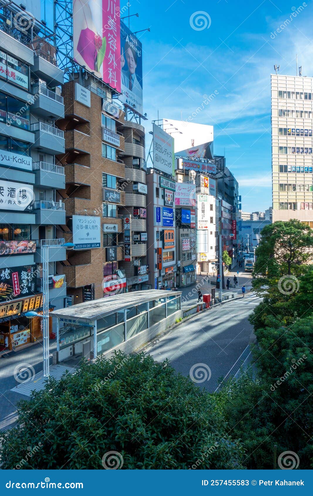 Tokyo Japan 09142022 : Calles Y Edificios De La Zona De Tokyo Shinagawa ...