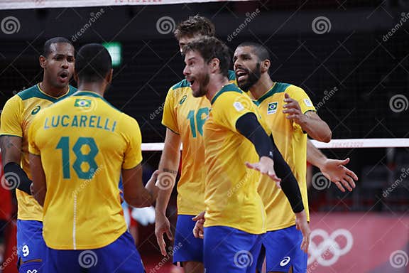 Tokyo2020 Jeux Olympiques Brésil Et Russie Hommes Volley-ball Image ... Tokyo2020 Jeux Olympiques Brésil Et Russie Hommes Volley-ball Image ...