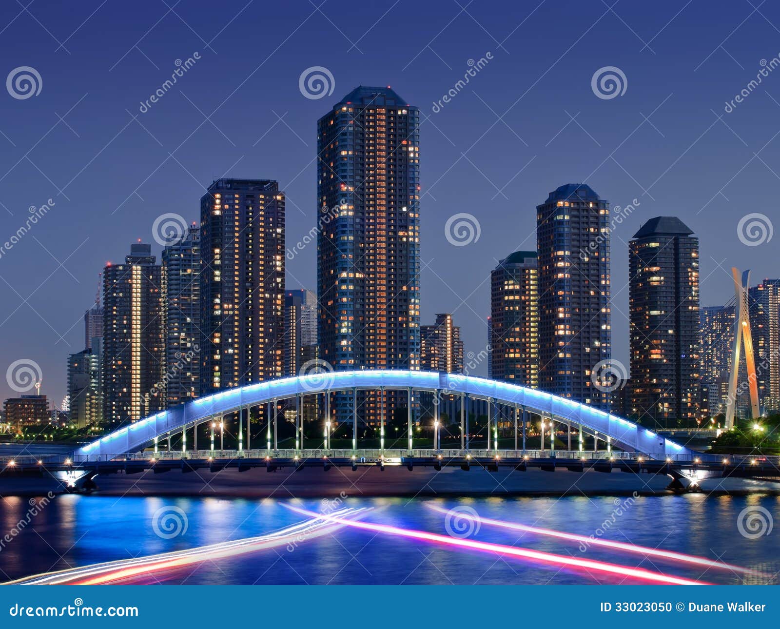 Tokyo stad av framtiden arkivfoto. Bild av stort, skymning - 33023050