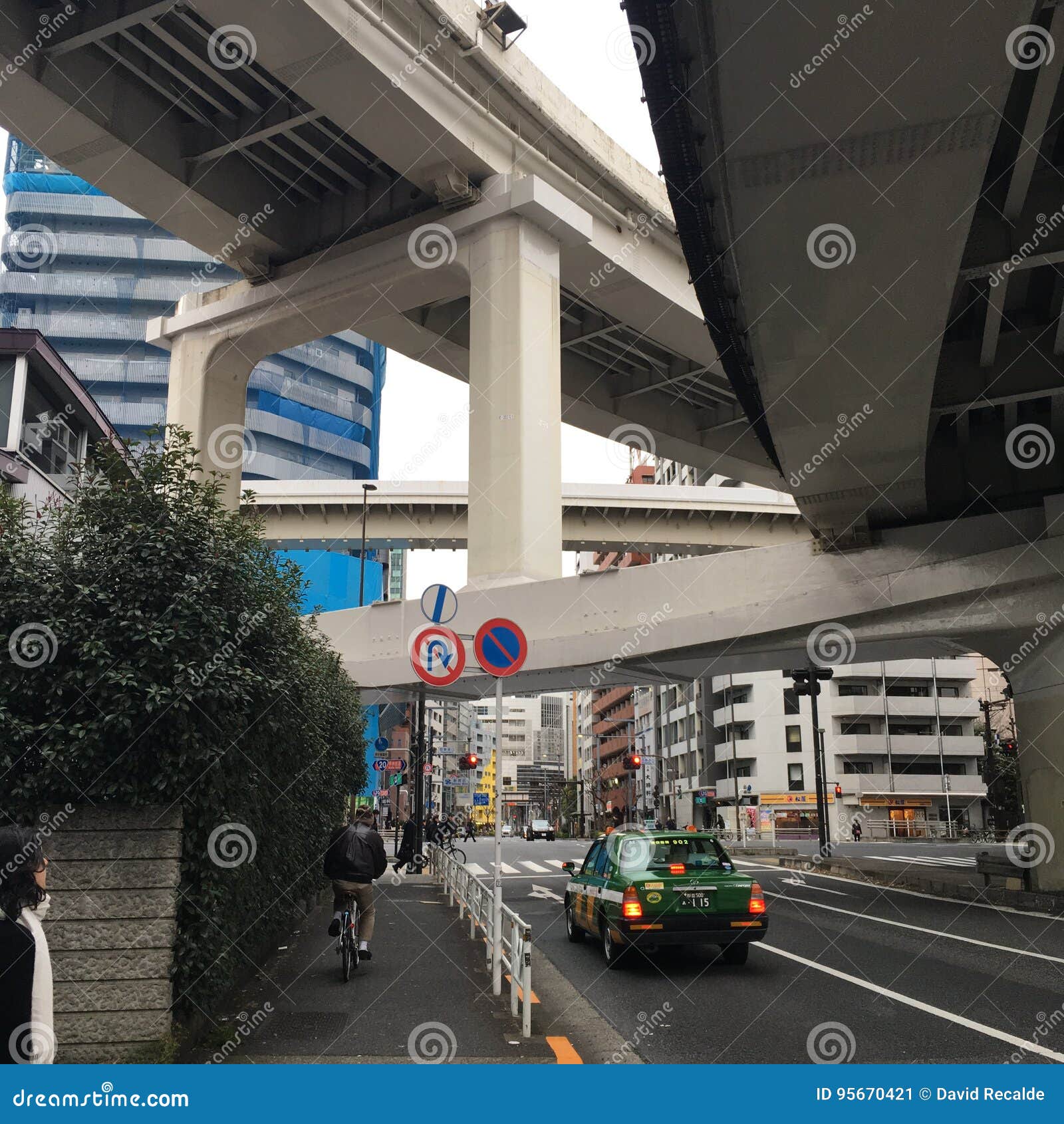 Tokyo street editorial photo. Image of taxi, signals - 95670421