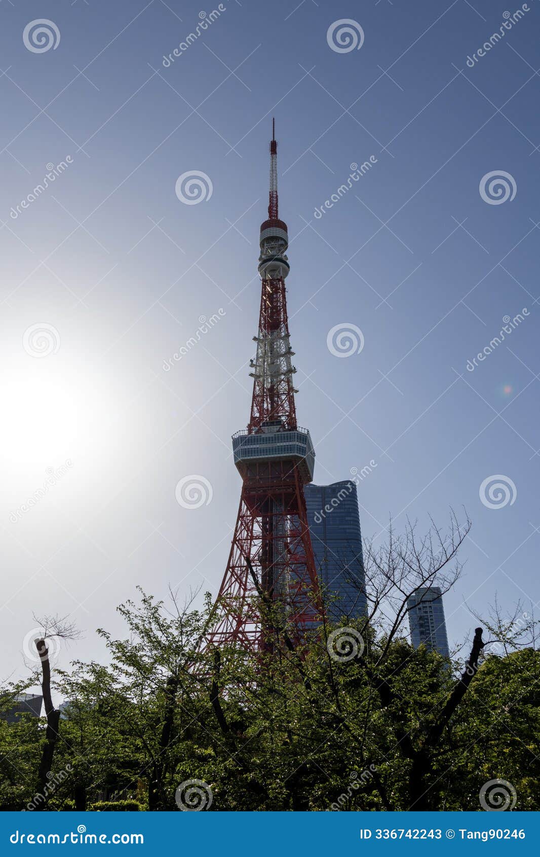 Tokyo Tower - Communications and Observation Tower in Tokyo Editorial ...