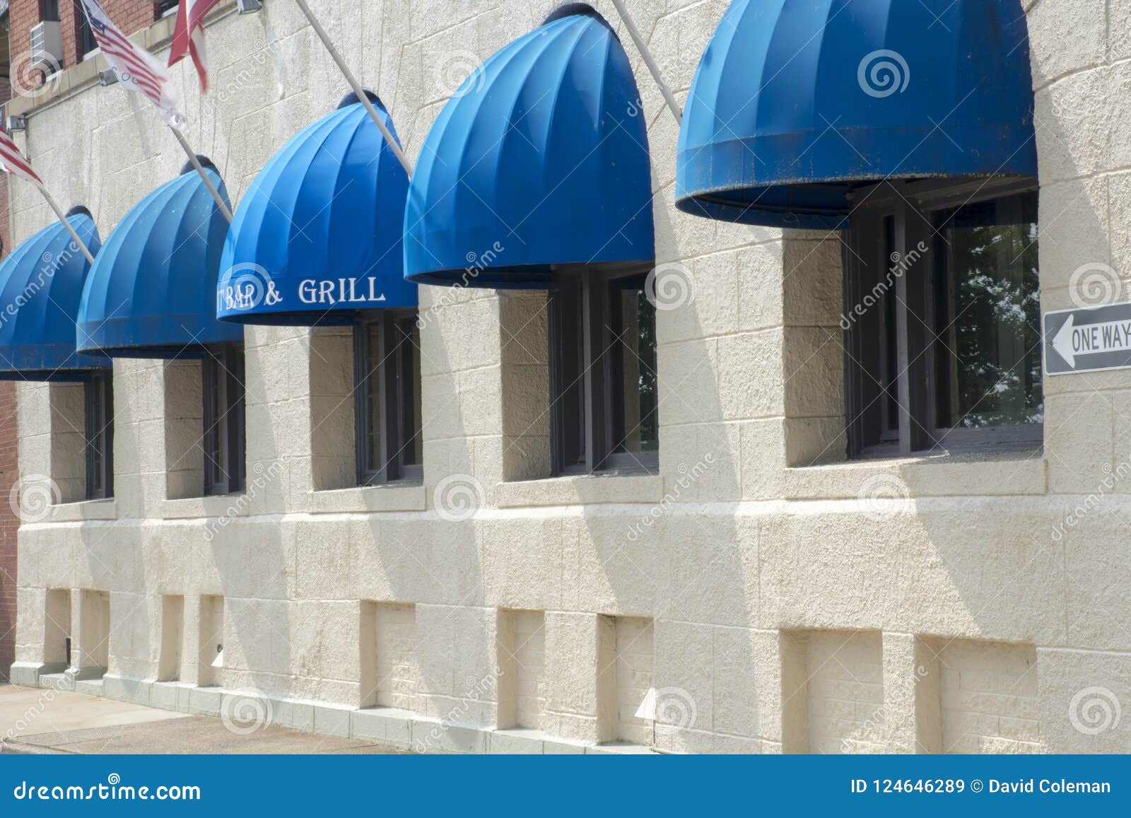 Toldos Azules En El Edificio Imagen de archivo - Imagen de fachada ...