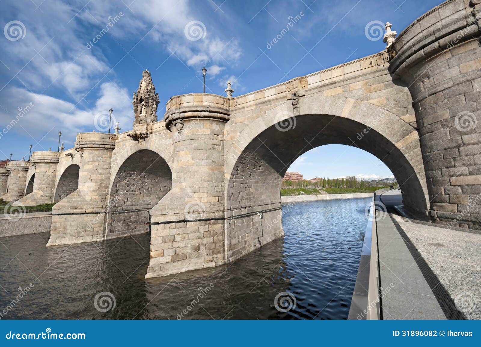 Toledo Bridge foto de archivo. Imagen de madrid, arco - 31896082