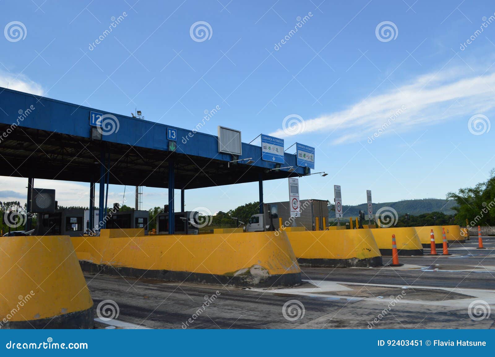 Toll charge in Brazil editorial photo. Image of asphalt - 92403451