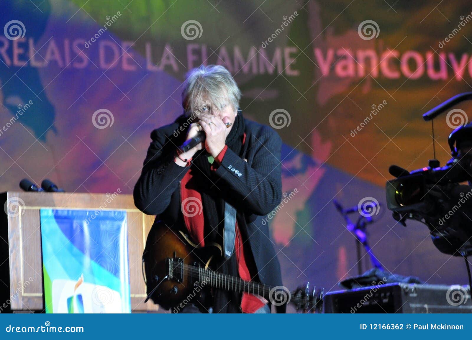 Tom Cochrane editorial photography. Image of rock, ceremony - 12166362