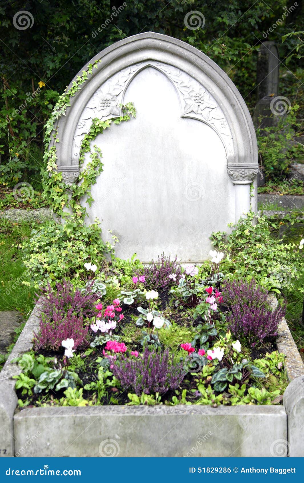 Tom gravsten arkivfoto. Bild av graveston, begravning - 51829286