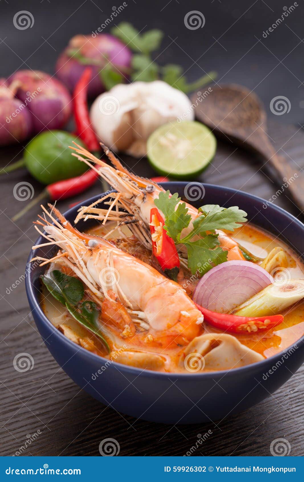 Tom Yum goong stock foto. Image of paddestoelen, garnalen - 59926302