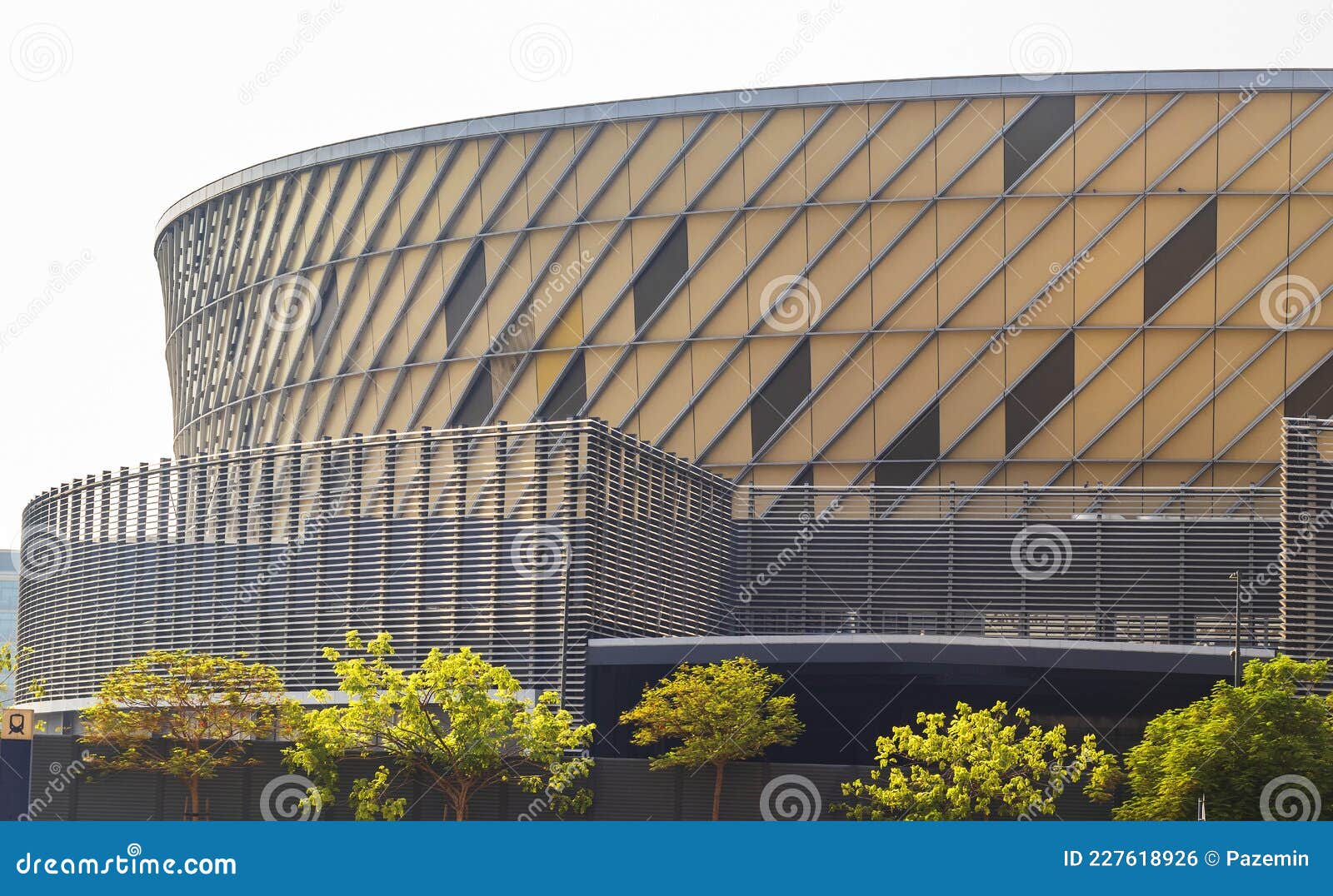 Toma De Un Edificio De La Arena De Entretenimiento. Arquitectura Foto ...