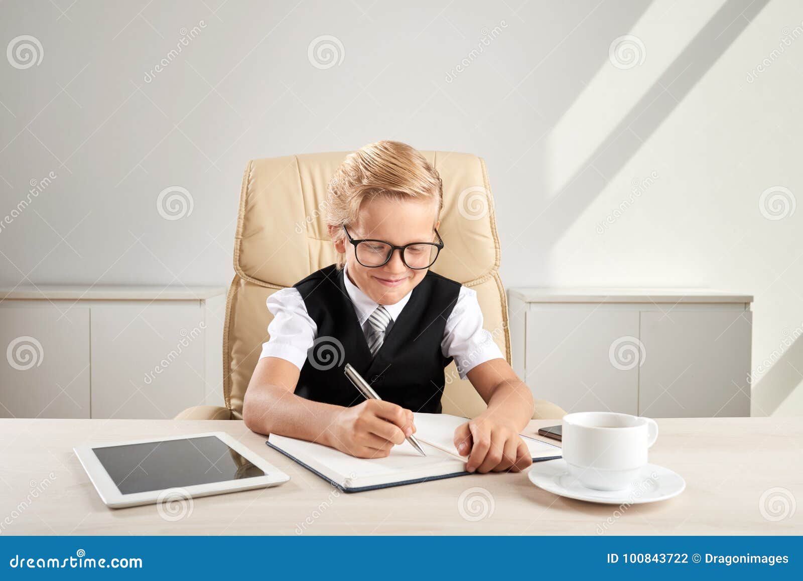 Tomando notas foto de stock. Imagem de profissional - 100843722