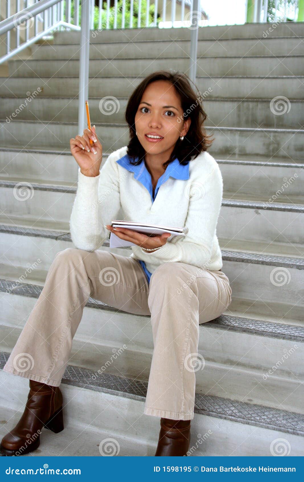 Tomando notas imagem de stock. Imagem de faculdade, menina - 1598195