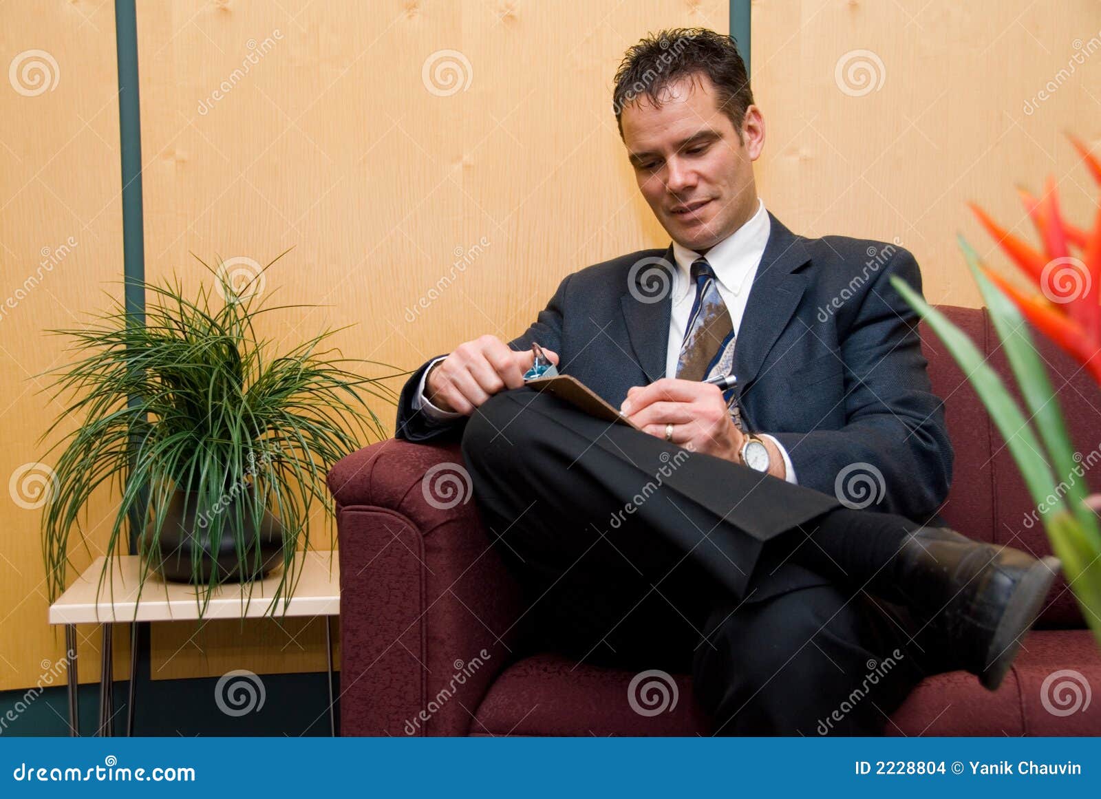 Tomar notas foto de archivo. Imagen de lazo, papel, feliz - 2228804