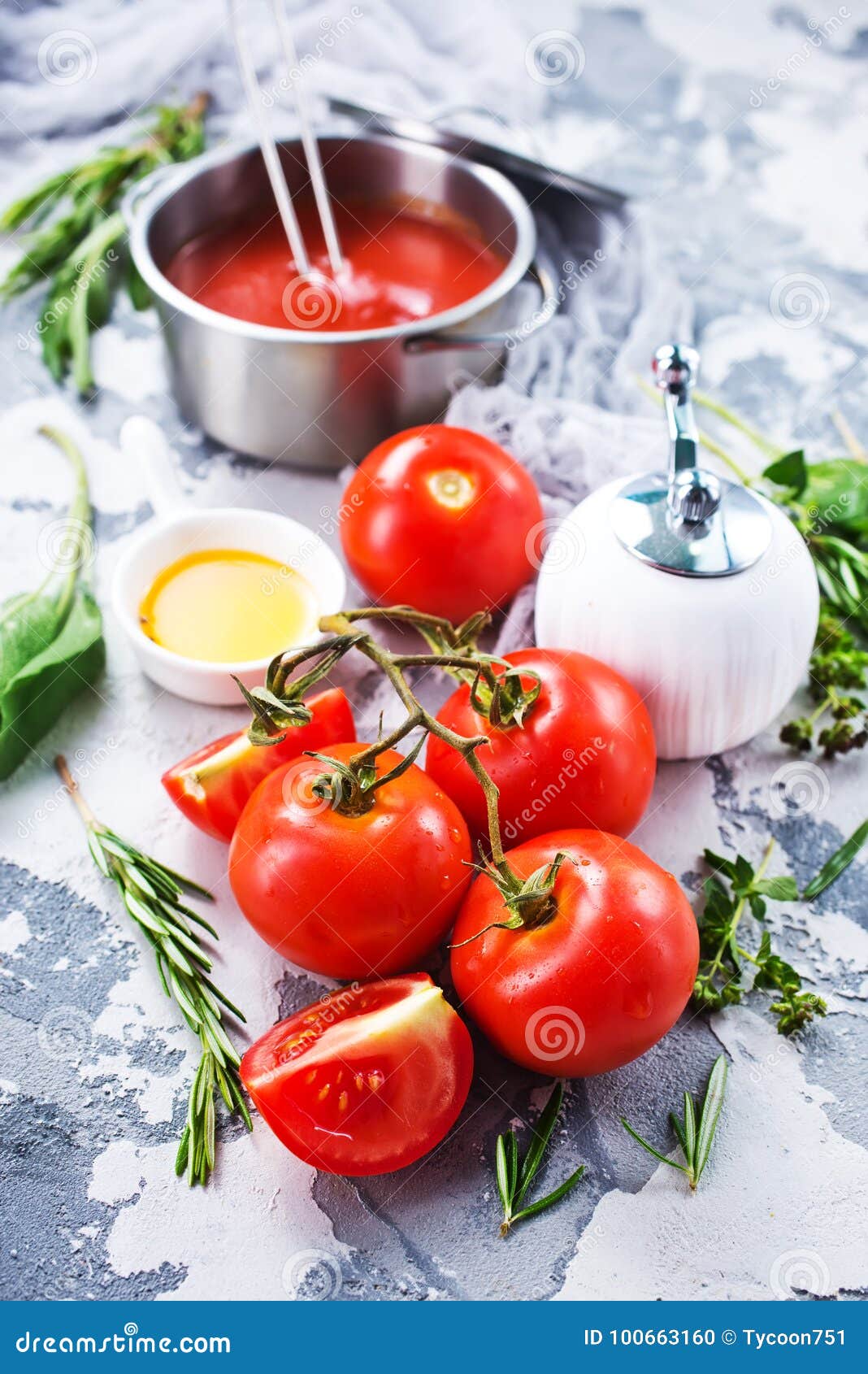 Tomate photo stock. Image du couleur, cuisine, nature - 100663160