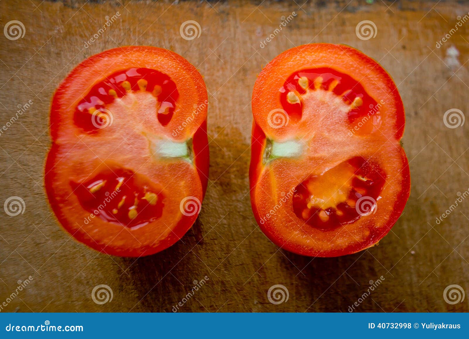 Tomate cortado foto de stock. Imagem de madeira, tomates - 40732998
