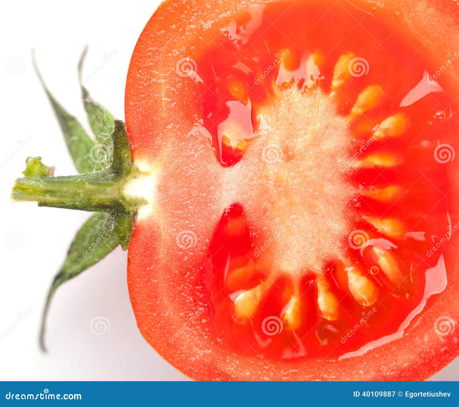 Tomate Cortado Con La Cola En Blanco Imagen de archivo - Imagen de ...