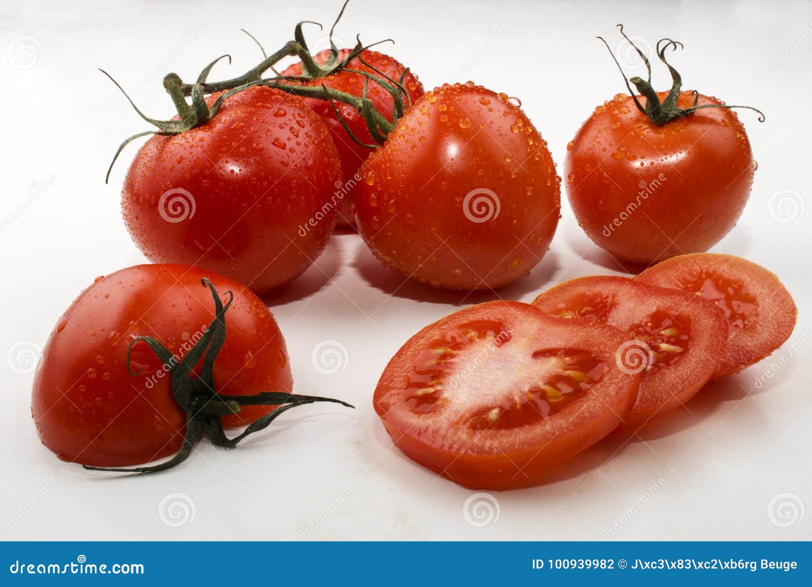 Tomate Cortado En El Fondo Blanco Foto de archivo - Imagen de estudio ...