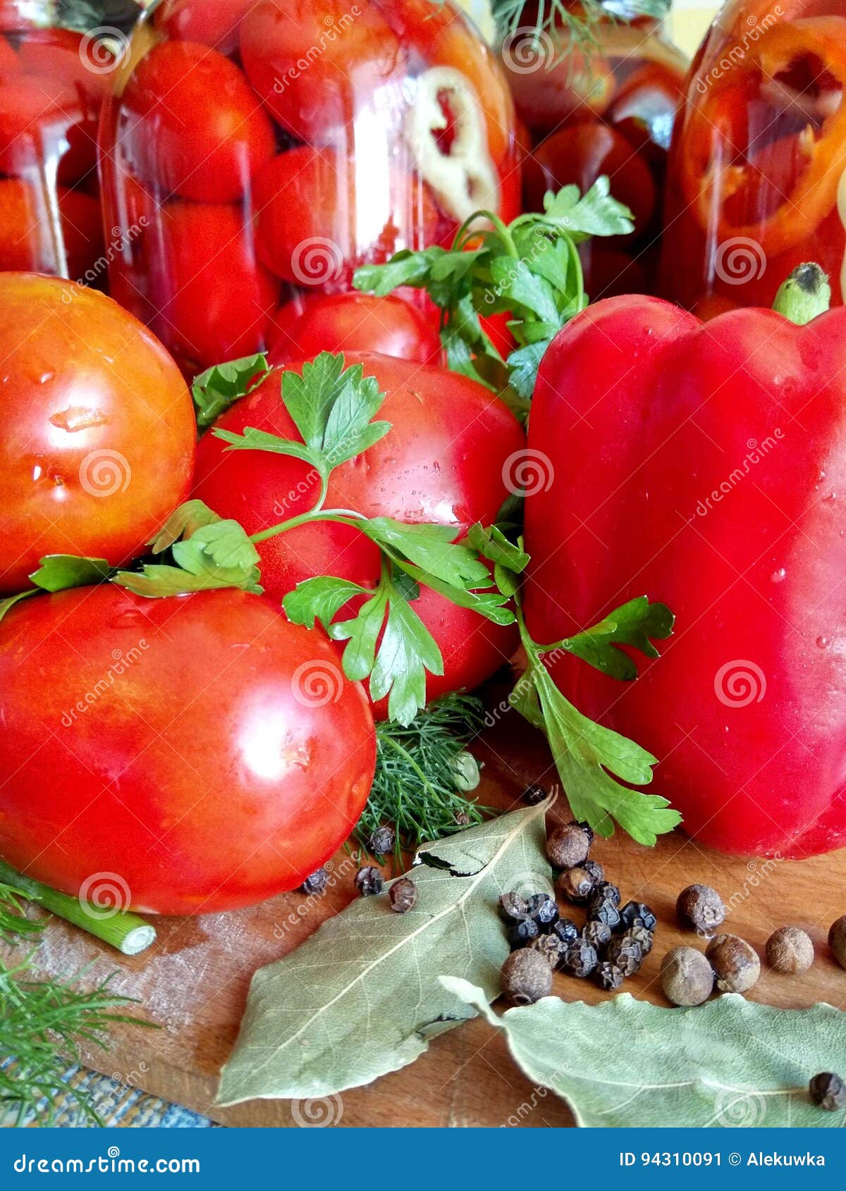 Tomate De Enlatado Hecho En Casa Para El Invierno Imagen de archivo ...