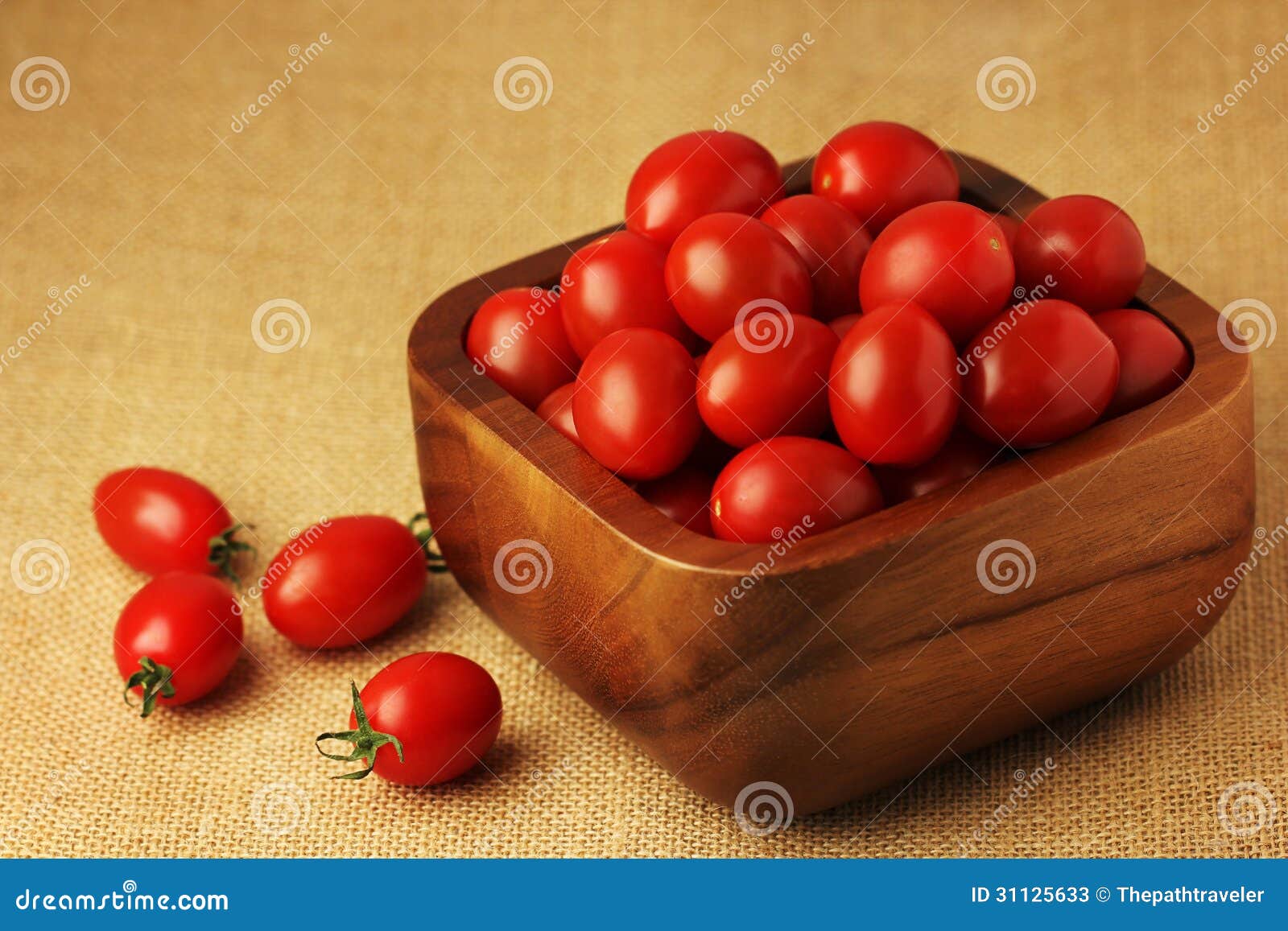 Tomate pequeno imagem de stock. Imagem de vegetal, bacia - 31125633