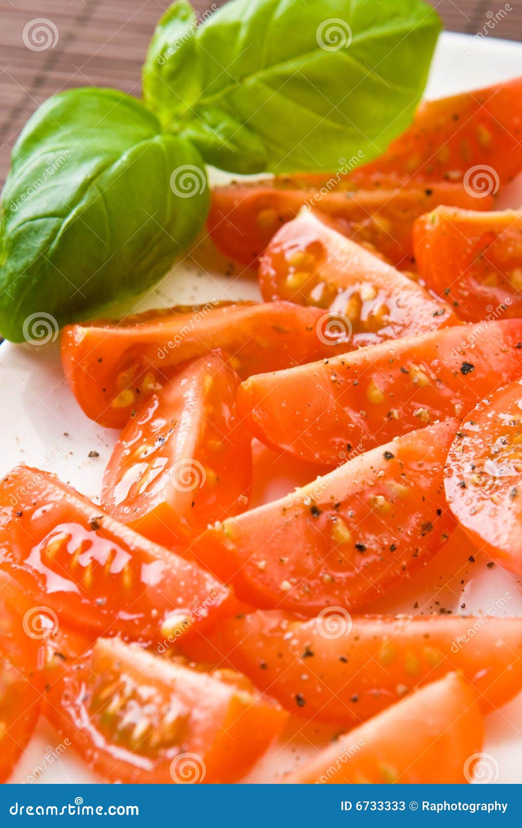 Tomate Rebanado En Una Placa Imagen de archivo - Imagen de delicioso ...