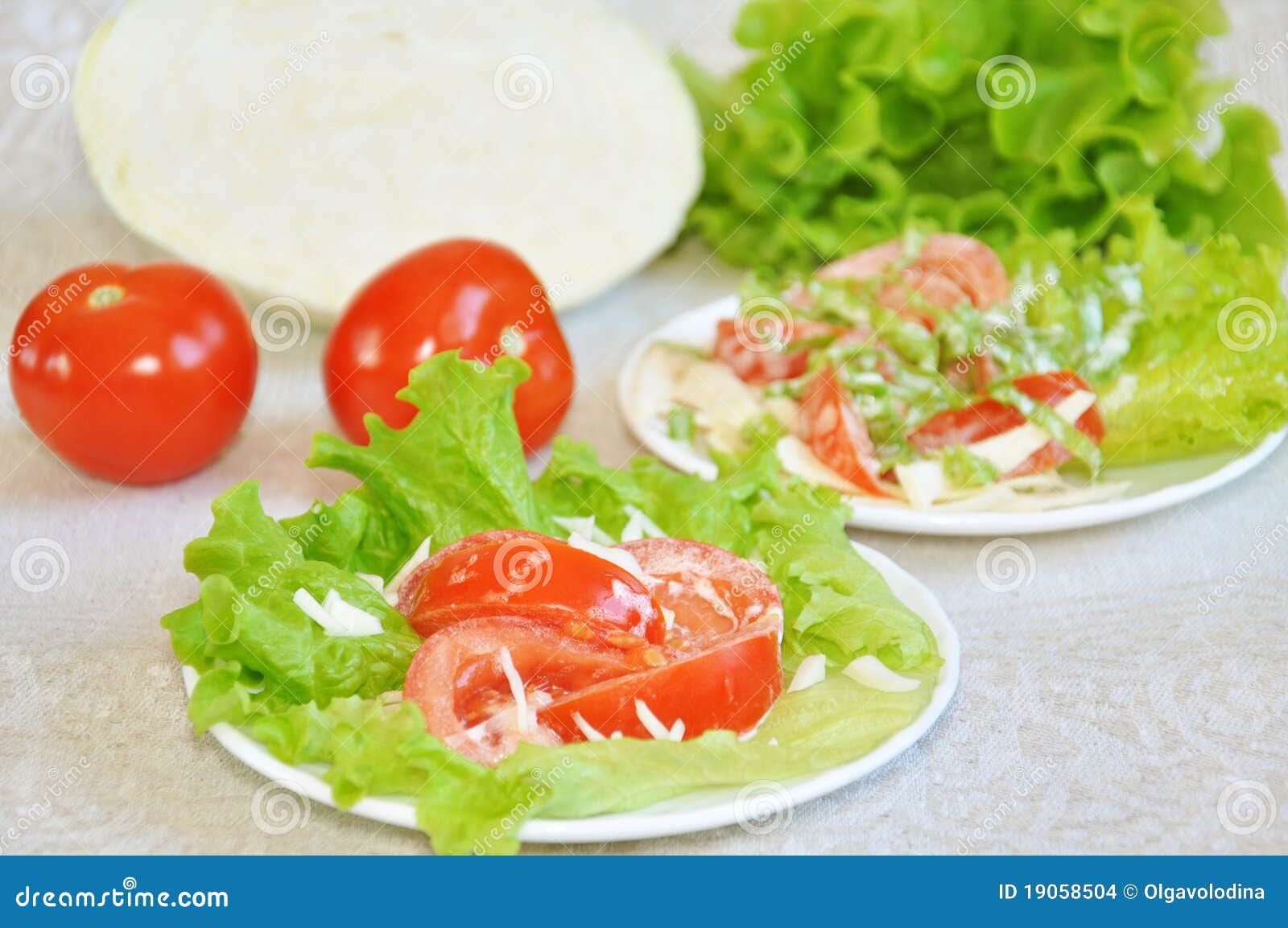 Tomates Con Mayonesa En Lechuga Foto de archivo - Imagen de vector ...