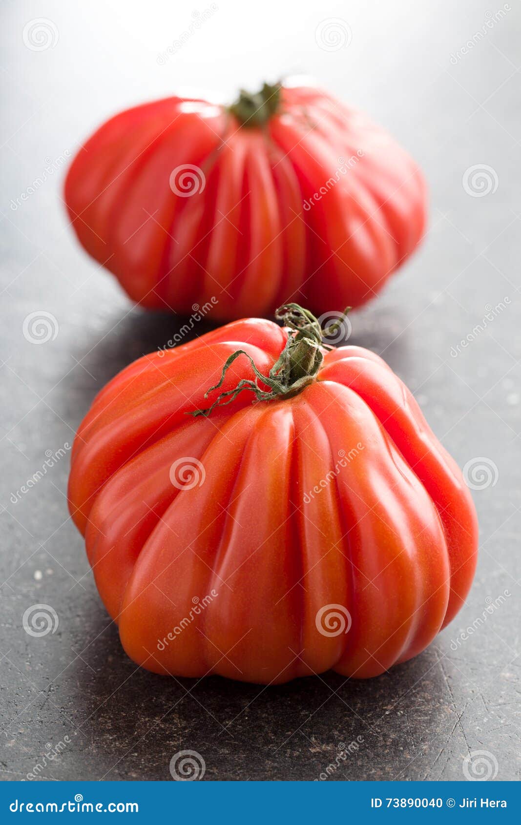 Tomates De Biftek Coeur De Boeuf Photo stock - Image du doux, organique ...