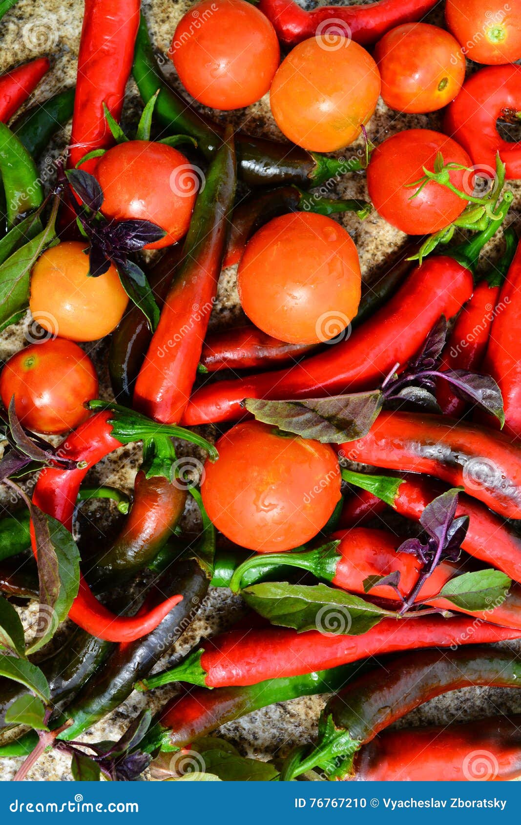 Tomates Et Poivrons De Piments Photo stock - Image du rouge, froid ...
