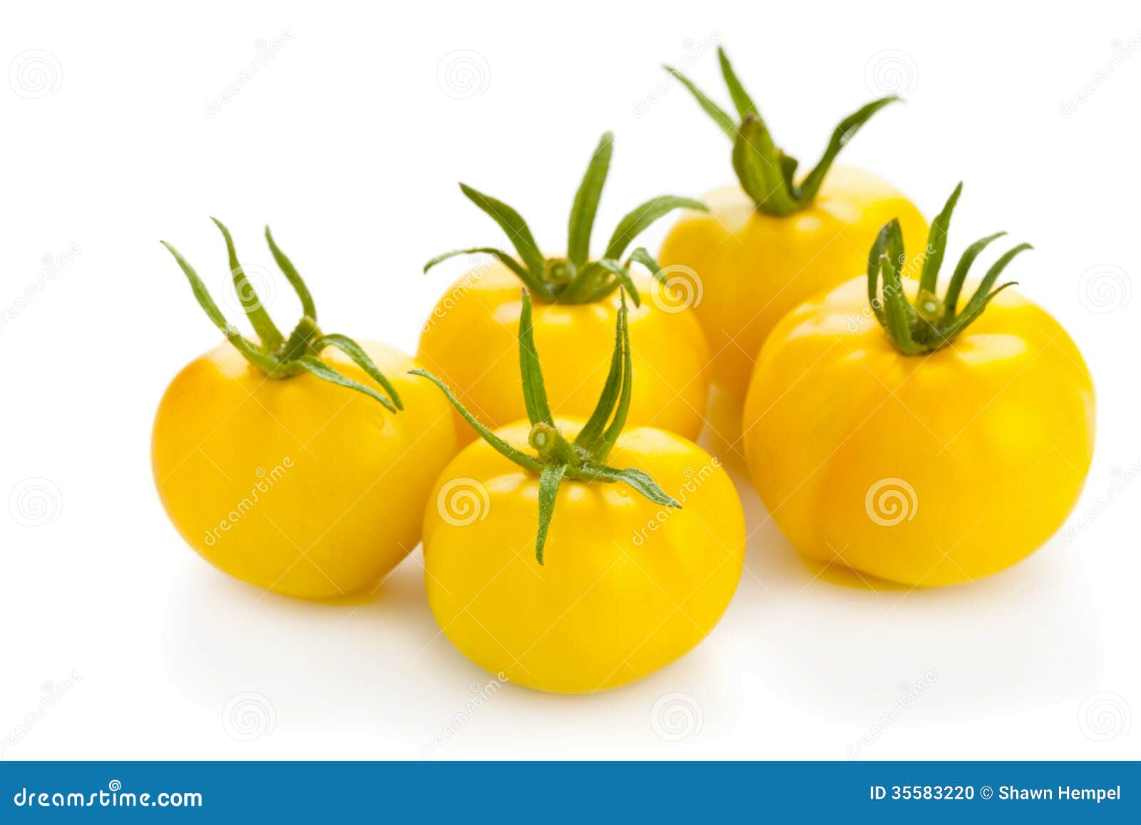 Tomates jaunes photo stock. Image du rond, tomates, frais - 35583220
