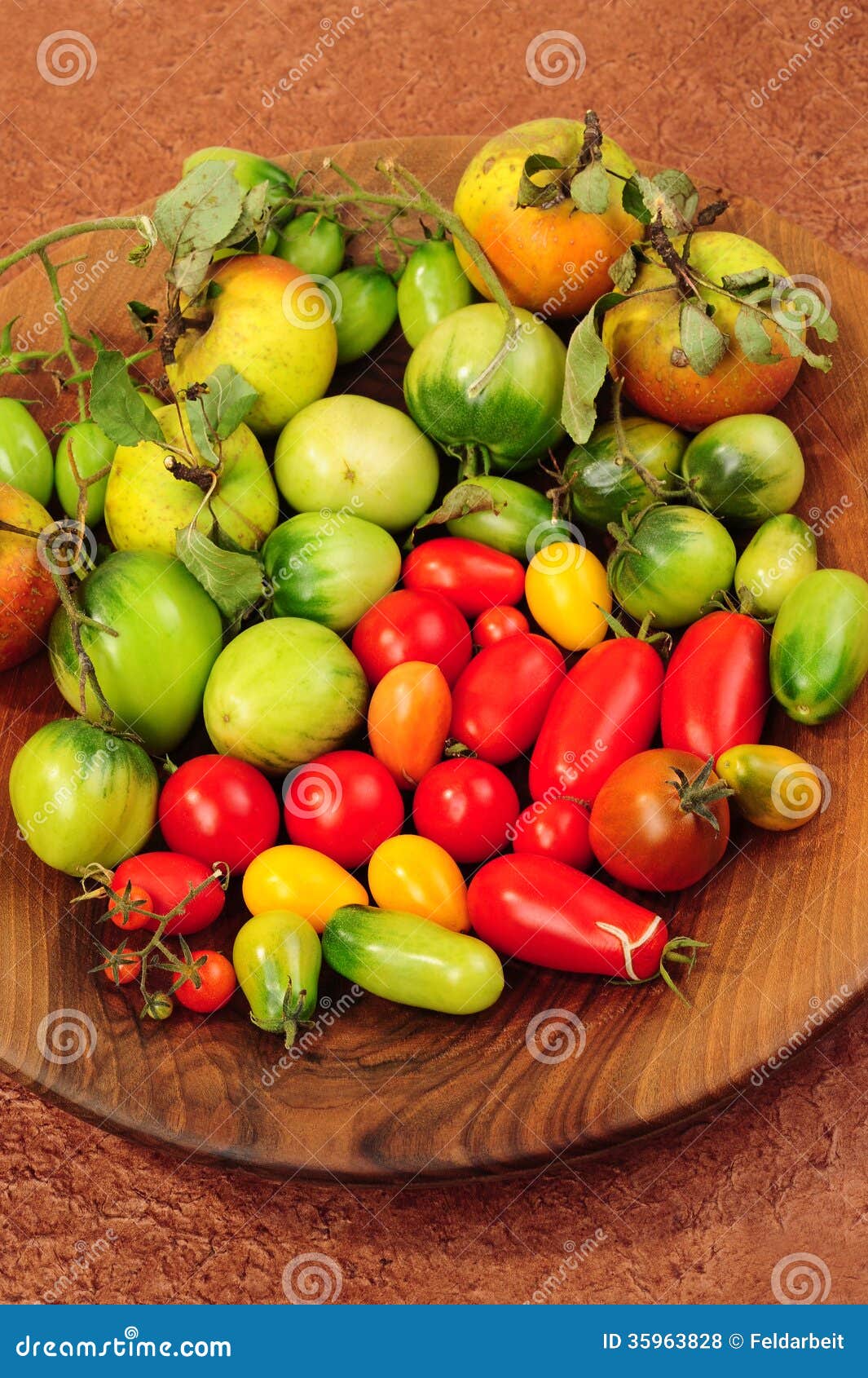 Tomates verdes foto de stock. Imagem de tomate, naughty - 35963828