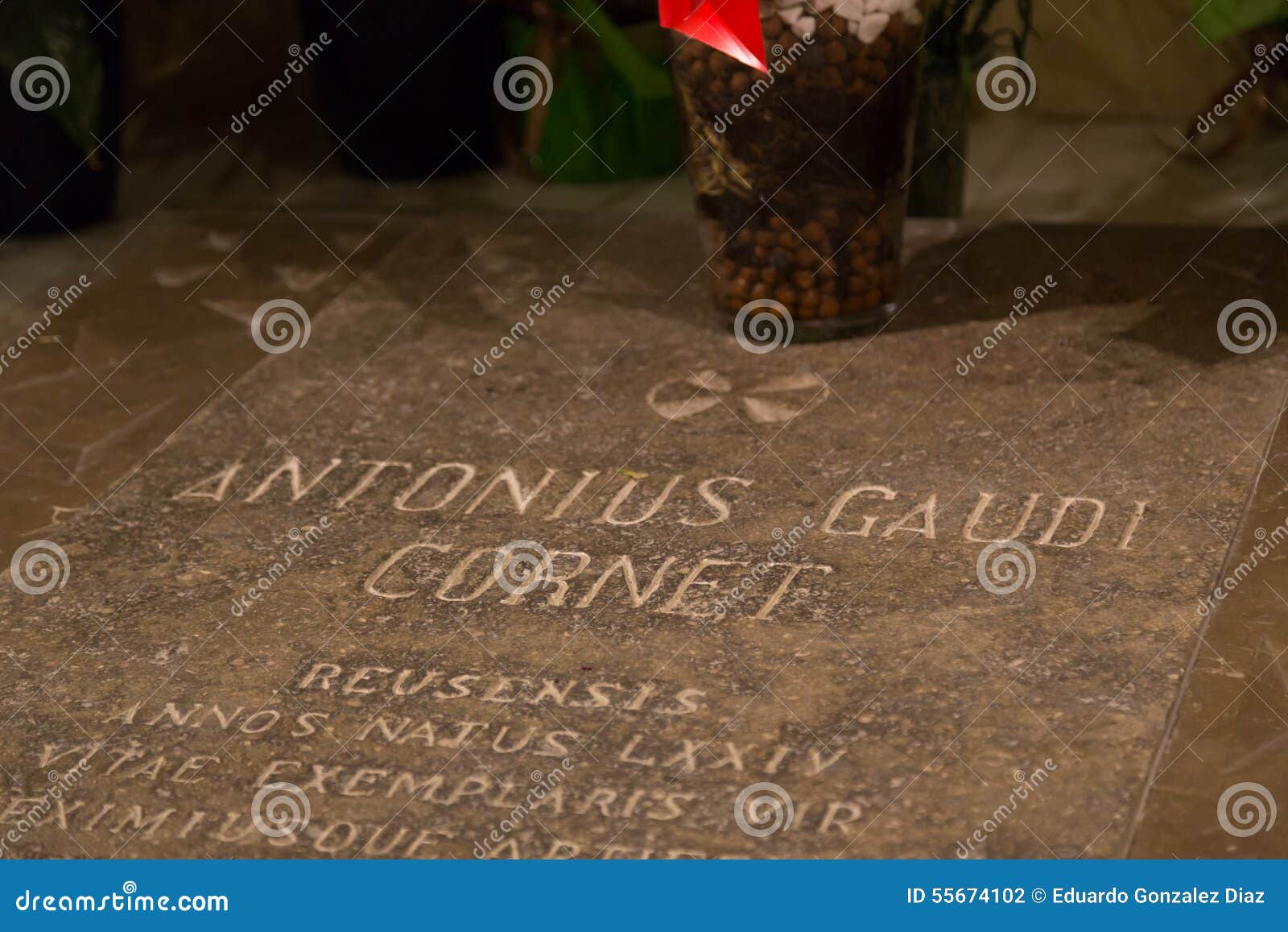 Tomb of Antonio Gaudi editorial photography. Image of death - 55674102
