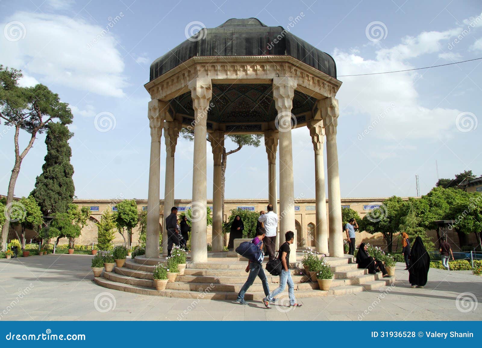 Tomb of Hafez editorial stock photo. Image of tomb, shiraz - 31936528