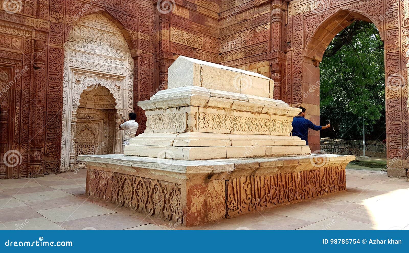 Tomb of iltutmish editorial stock image. Image of located - 98785754