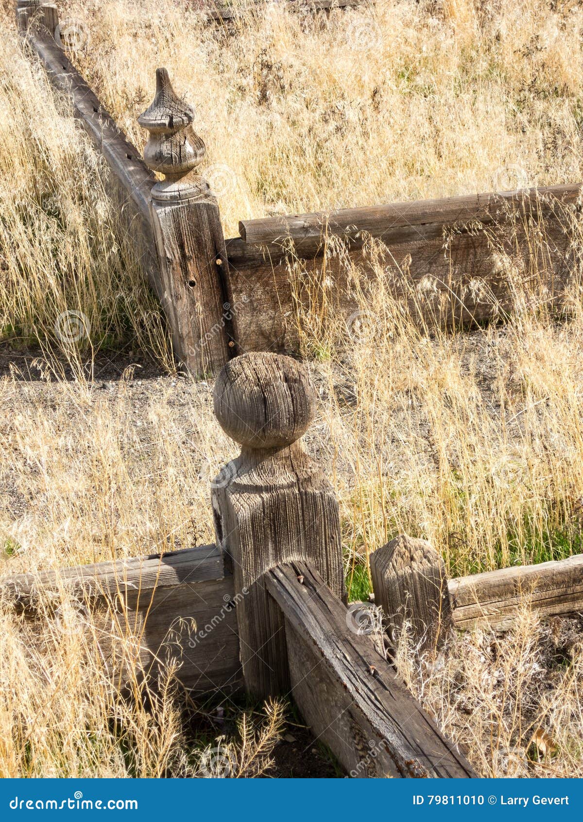 Tombe Circostanti Dilapidate Del Recinto Fotografia Stock - Immagine di ...