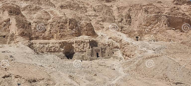 Tombs of Ancient Pyramid Workers Stock Photo - Image of ruins, wadi ...