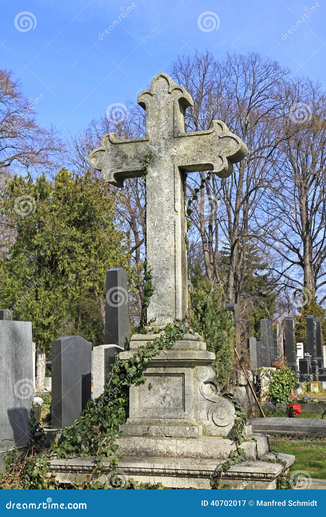 Tombstone With A Cross Royalty-Free Stock Photography | CartoonDealer ...