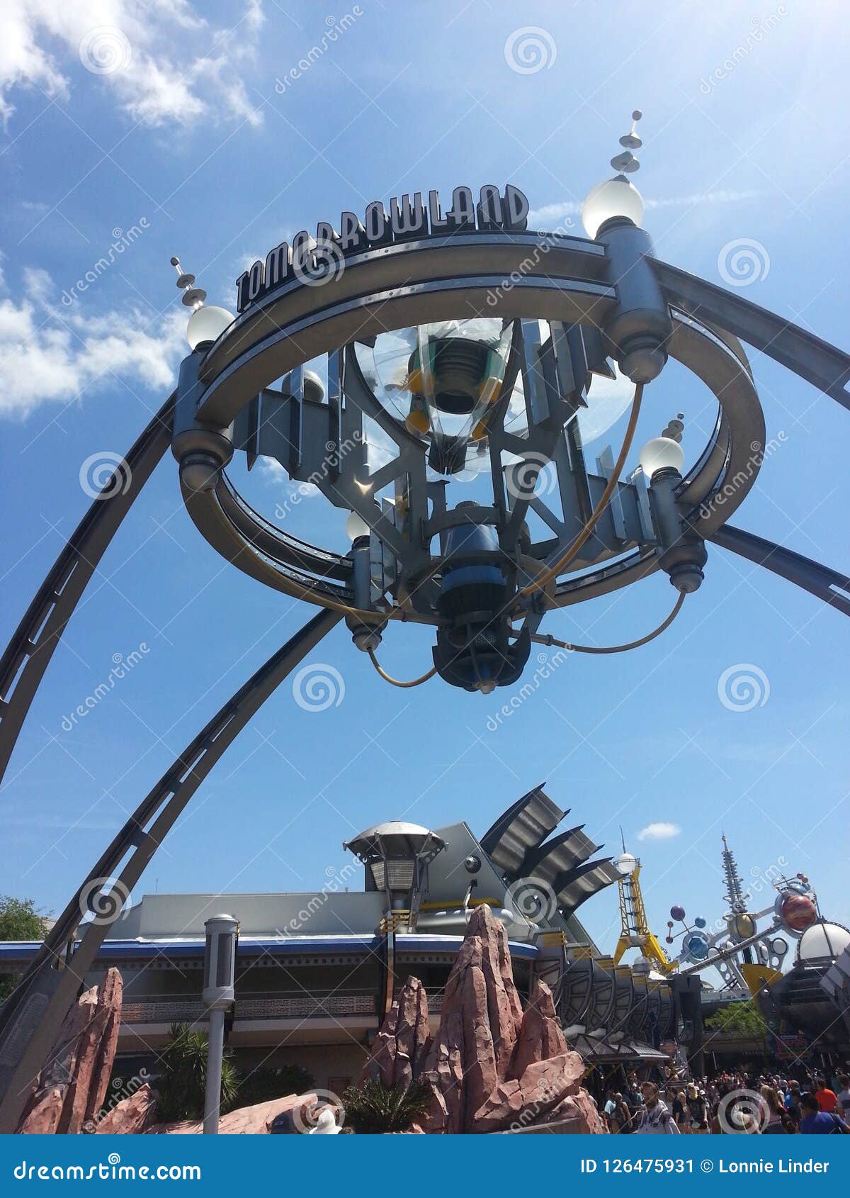 Tomorrow Land Universal Studios Editorial Photo - Image of statue, land ...