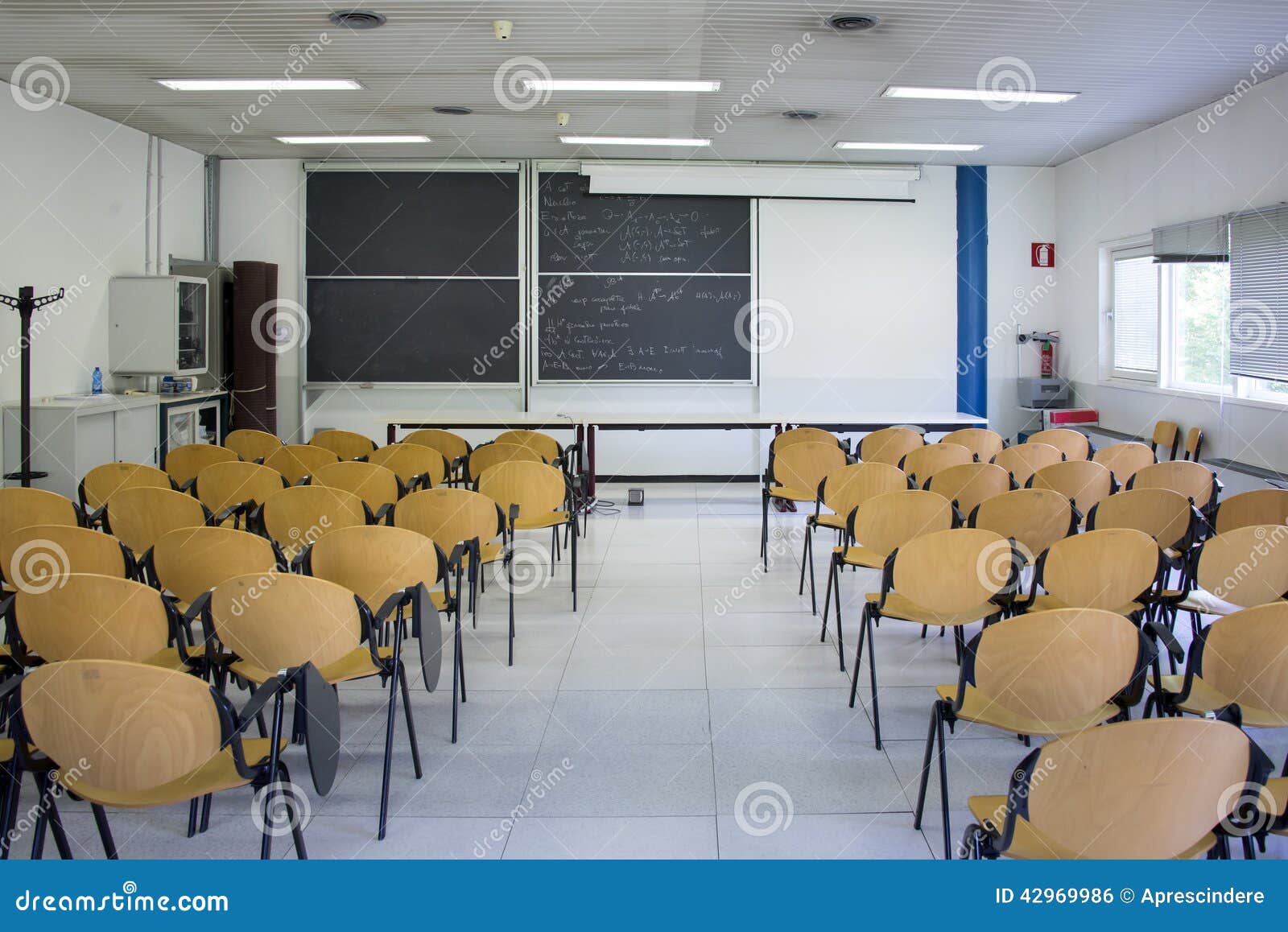 Tomt klassrum arkivfoto. Bild av föreläsning, kvalitet - 42969986