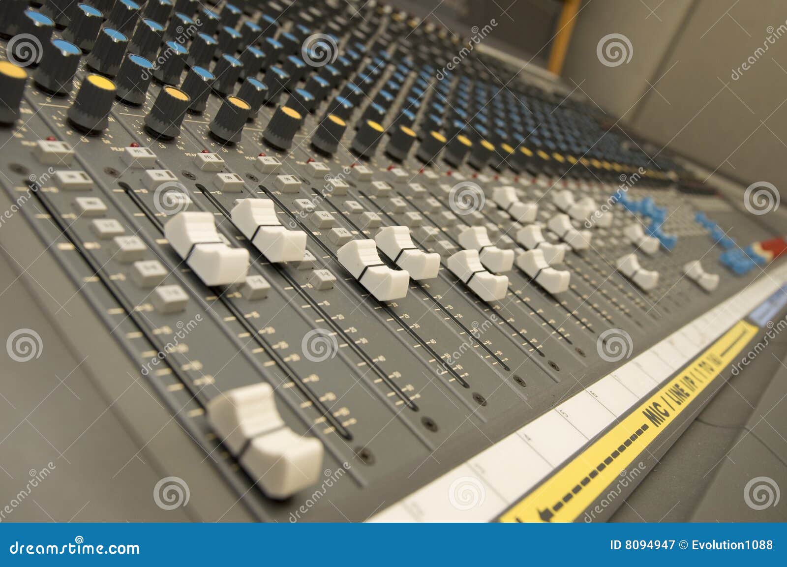 Ton-und Musik-Mischer stockbild. Bild von elektronik, konsole - 8094947