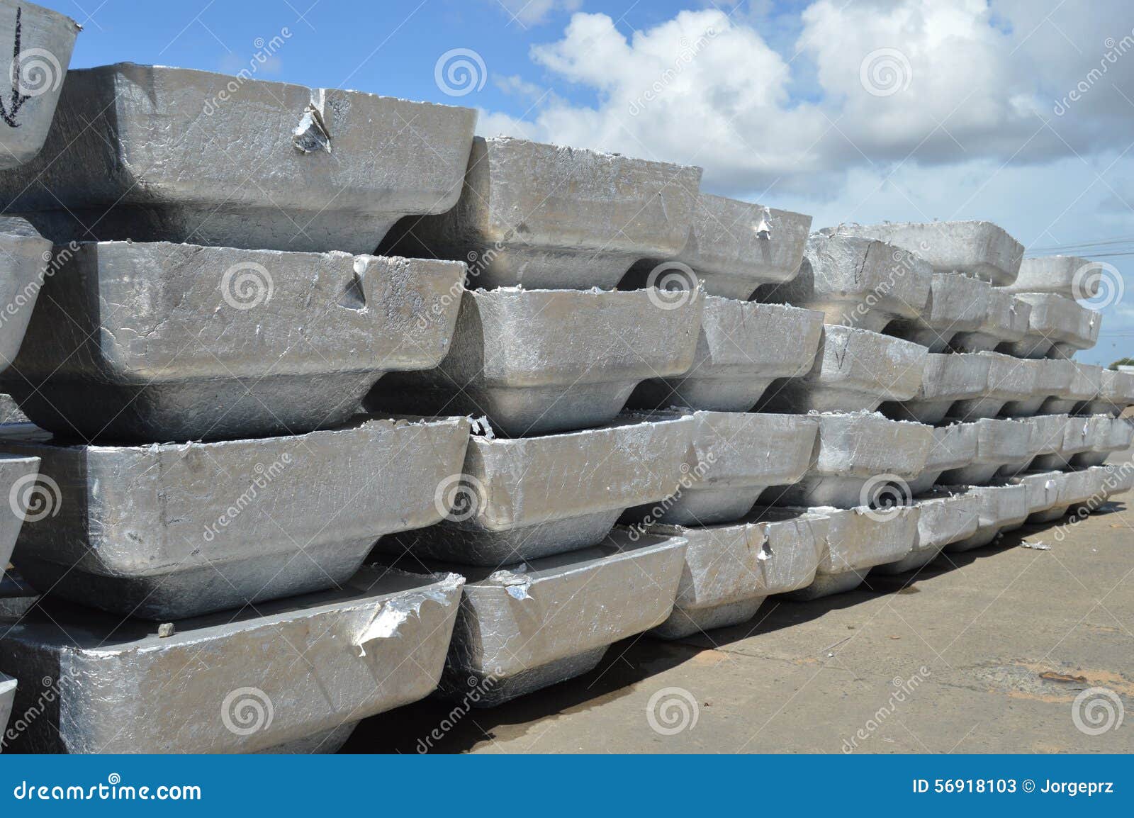 Tonnellata Di Lingotti Di Alluminio Primari Immagine Stock - Immagine ...